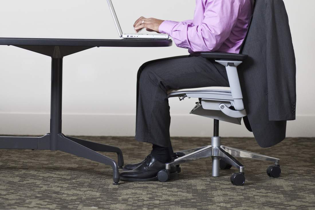 Cómo evitar los daños por estar sentado
