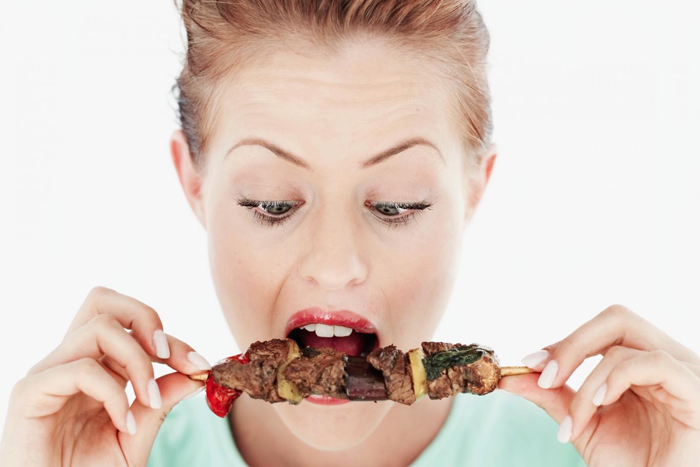 ¿Deberías dejar de comer carne procesada y carne roja?