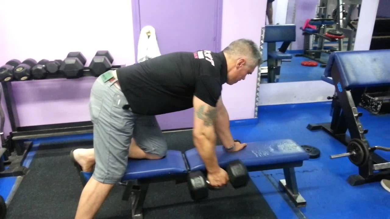 Cómo seguir una rutina Full-Body con una mancuerna