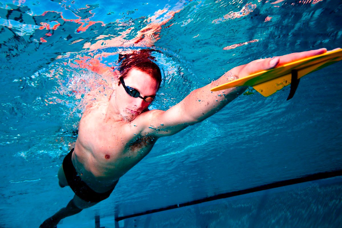 5 accesorios para mejorar tus entrenamientos en natación – Escuela de ...