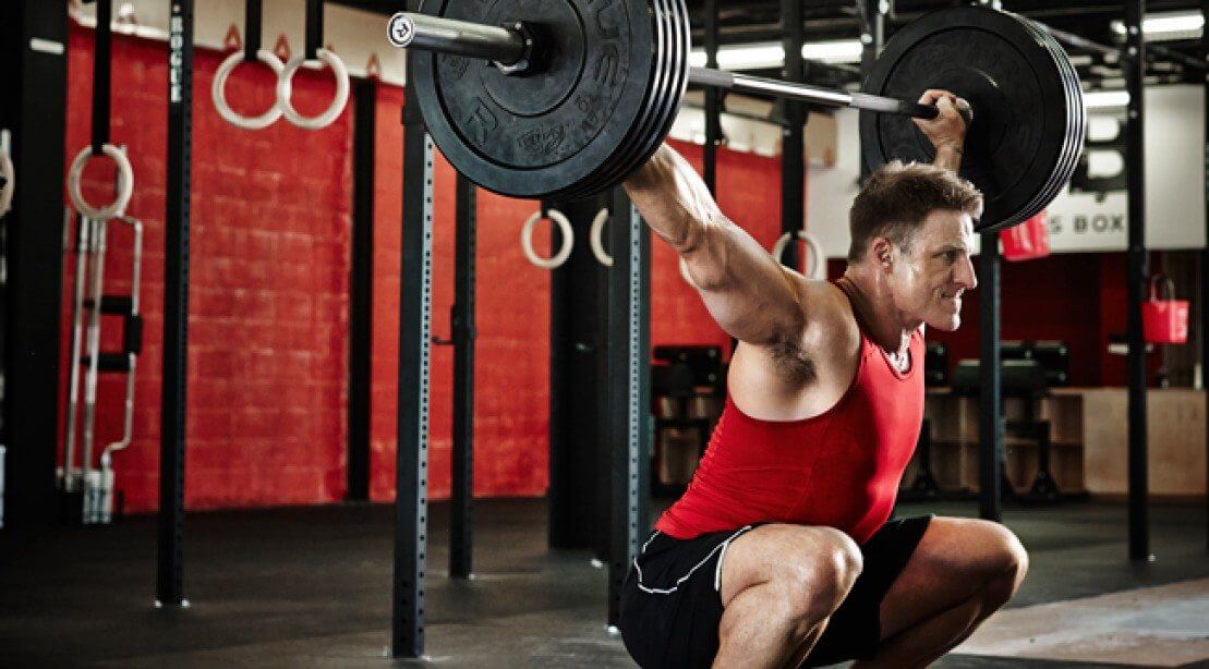 Cómo empezar a entrenar con pesas si tienes más de 40 años