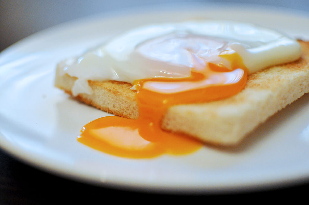 5 platos que son mucho mejores con un huevo sobre ellos