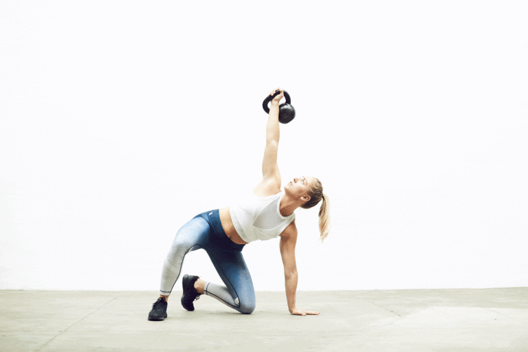Las 3 rutinas con kettlebell aptas para todo el mundo