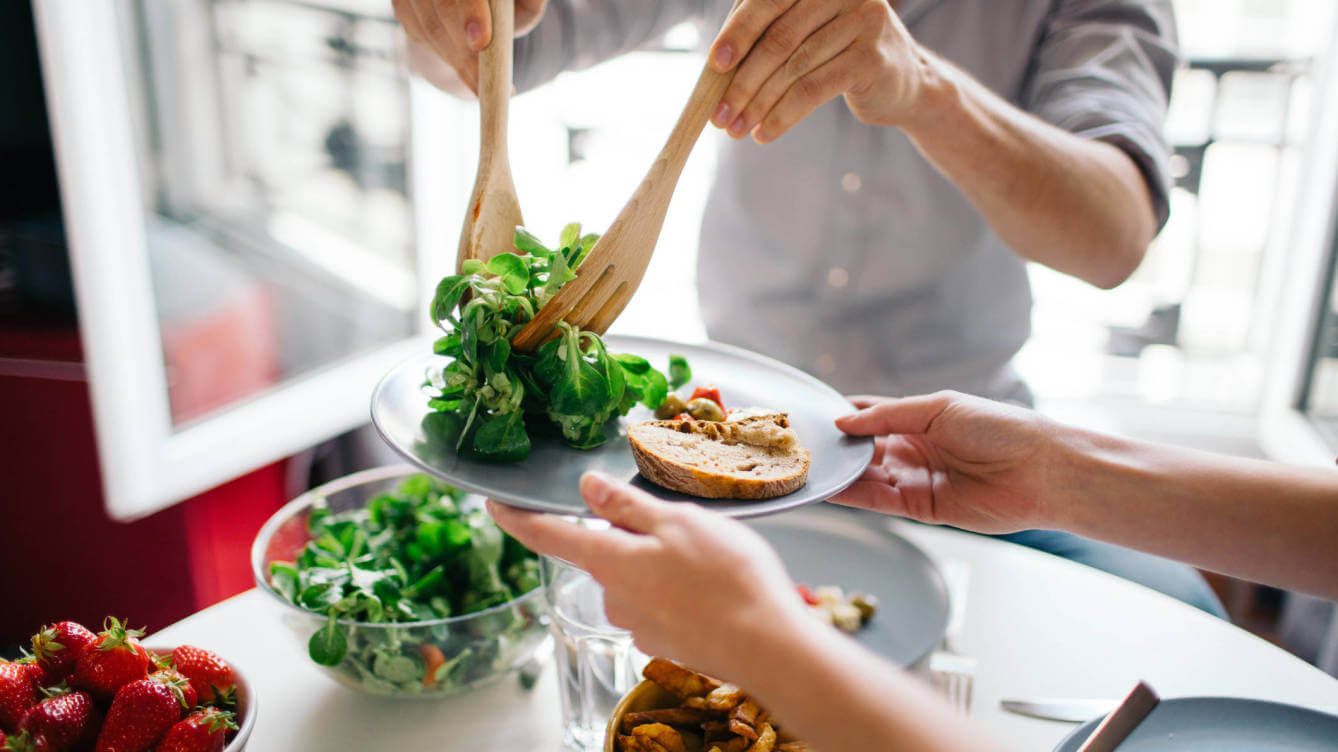 ¿Cómo puedes convencer a tu cuerpo de que necesita menos comida?