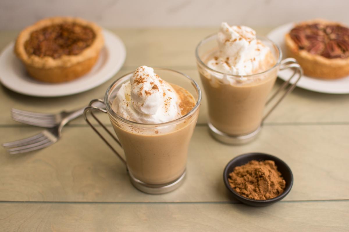 Cómo hacerte tu propio café especiado con calabaza