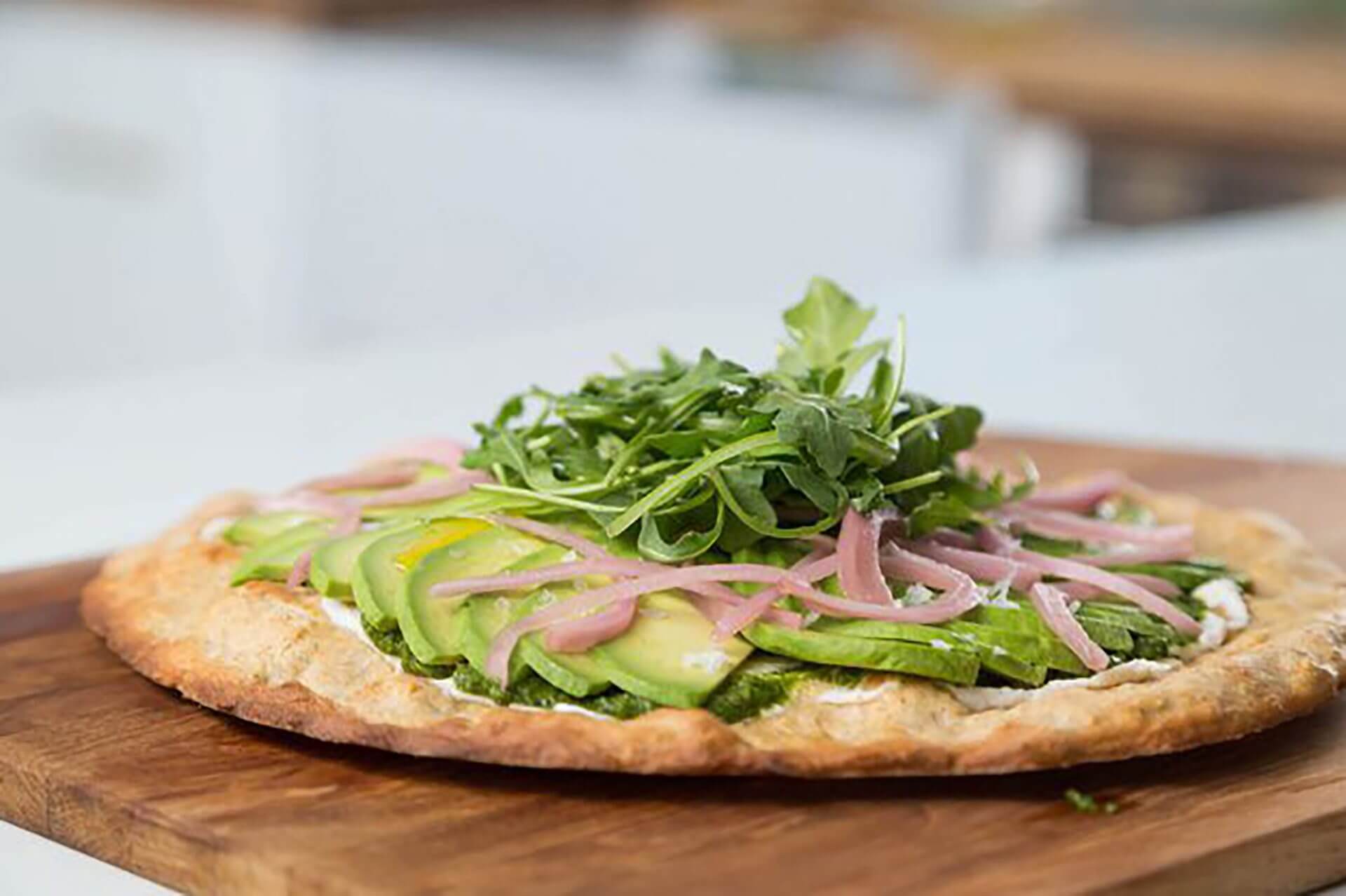 Receta de pizza con aguacate con solo 100 calorías por porción