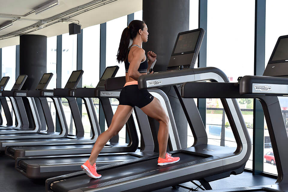 7 maneras de hacer que correr en la cinta sea más divertido