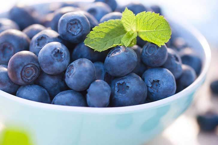 5 frutas azules con efectos muy poderosos para la salud