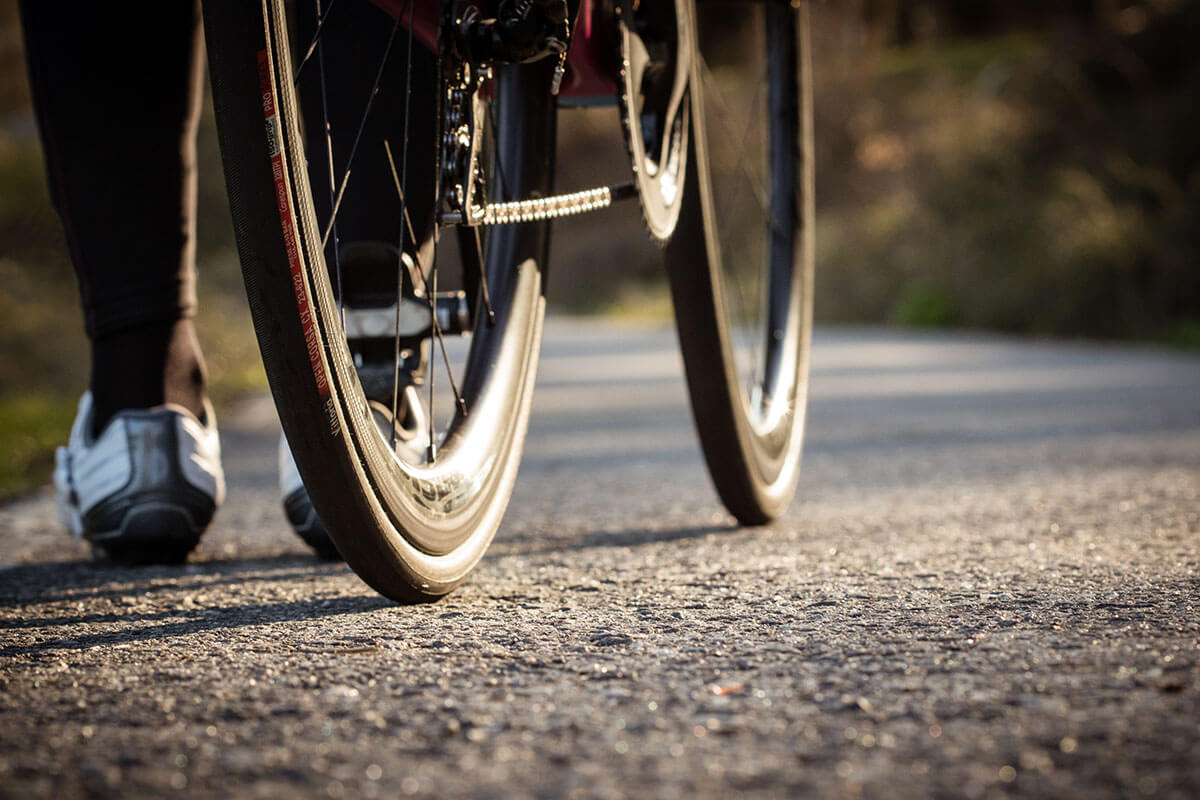 Cómo arreglar un neumático de bicicleta pinchado