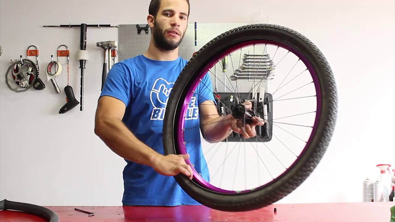 Cómo arreglar un neumático de bicicleta pinchado