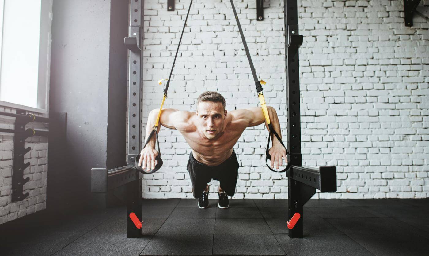 8 ejercicios con TRX para fortalecer los brazos de forma sencilla