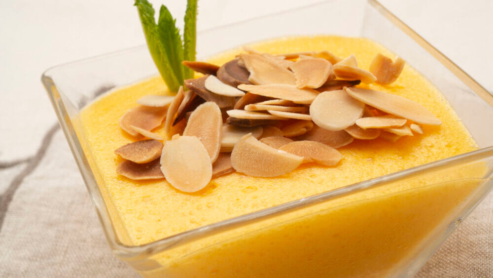 7 recetas de postres saludables con mango que te encantarán