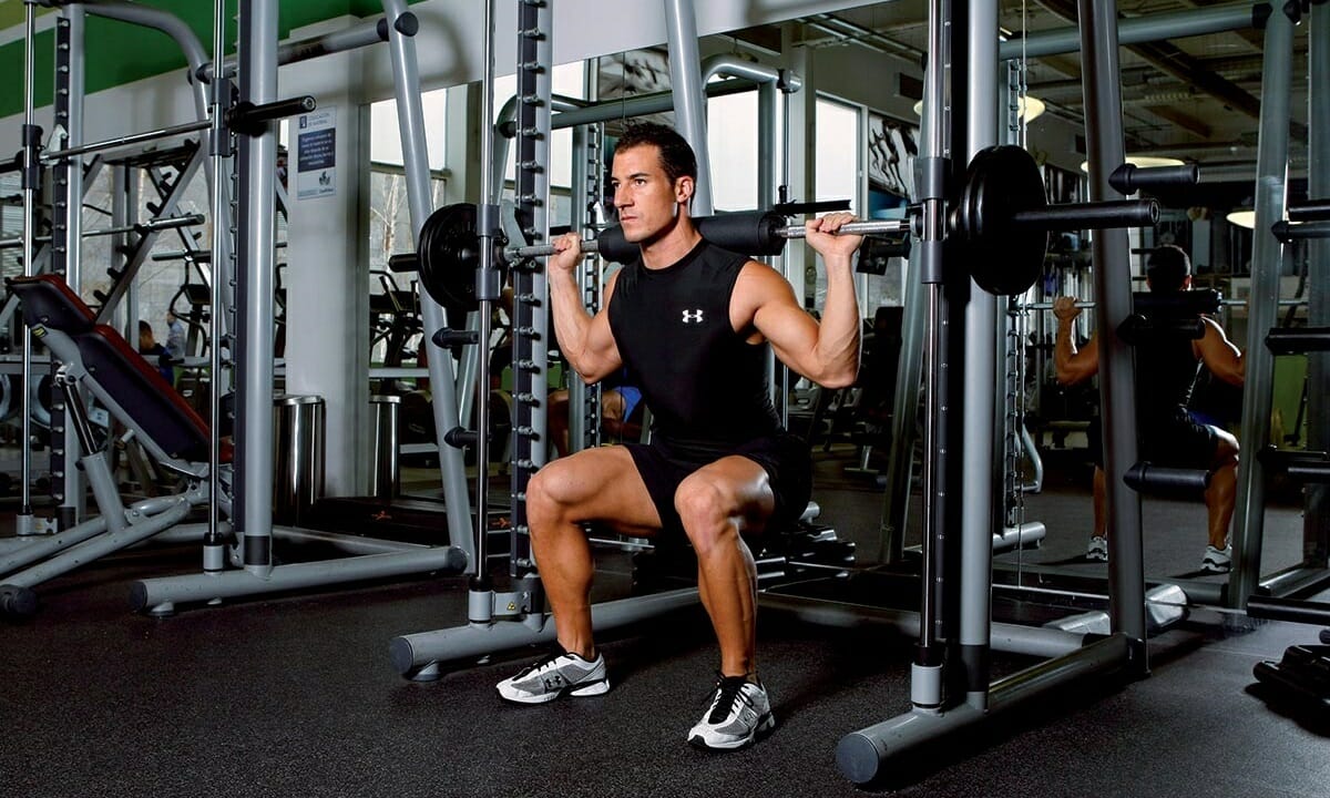 Los mejores ejercicios que puedes hacer en la multipower