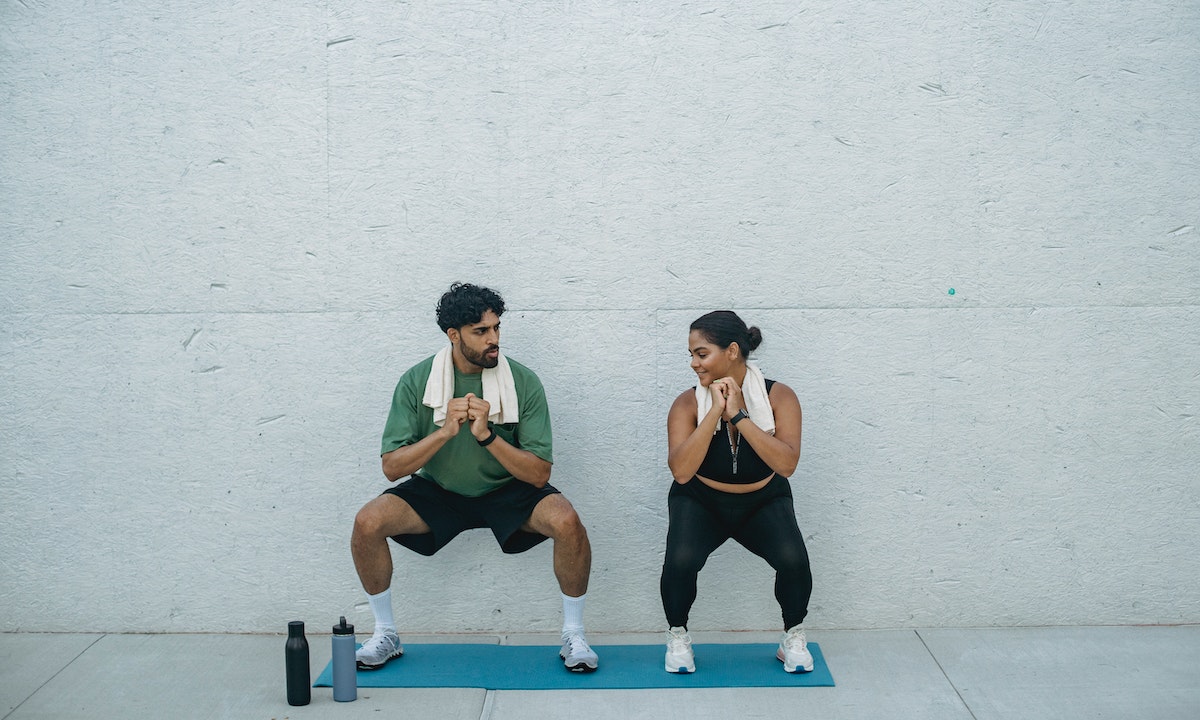 8 ejercicios con step para ganar fuerza y equilibrio